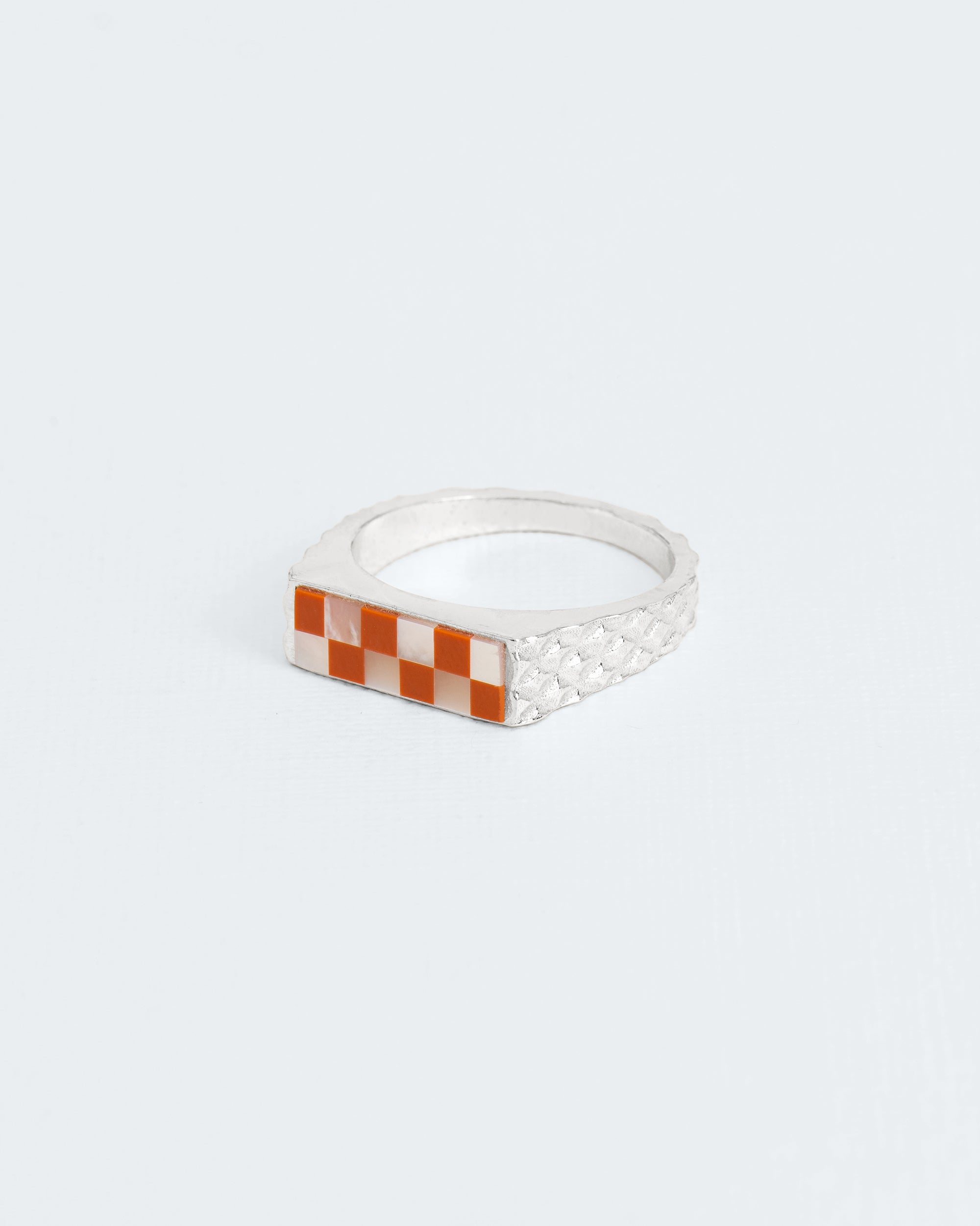 Thin signet ring with mosaic and diamond-cut structure