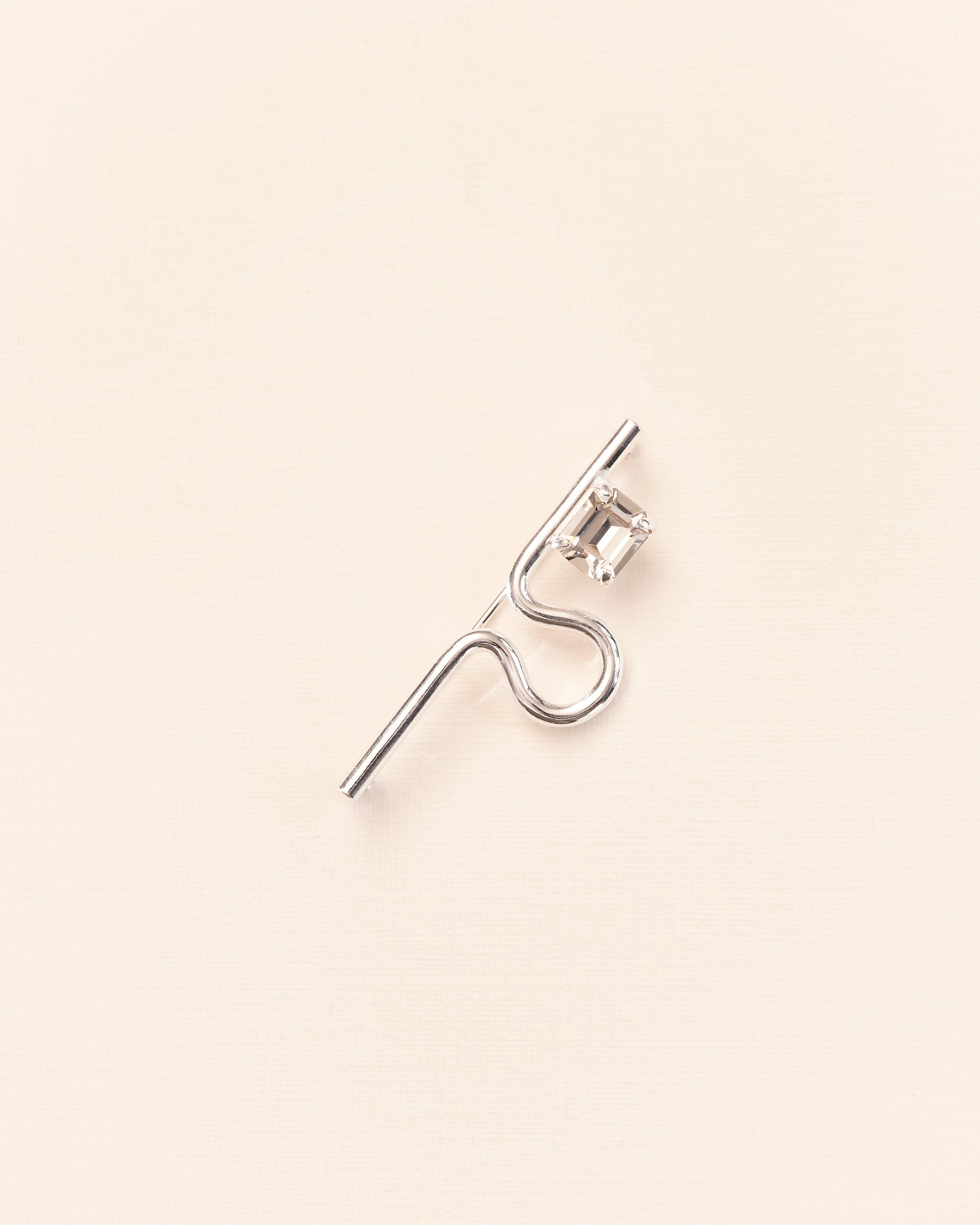 T-lock brooch with crystal in silver