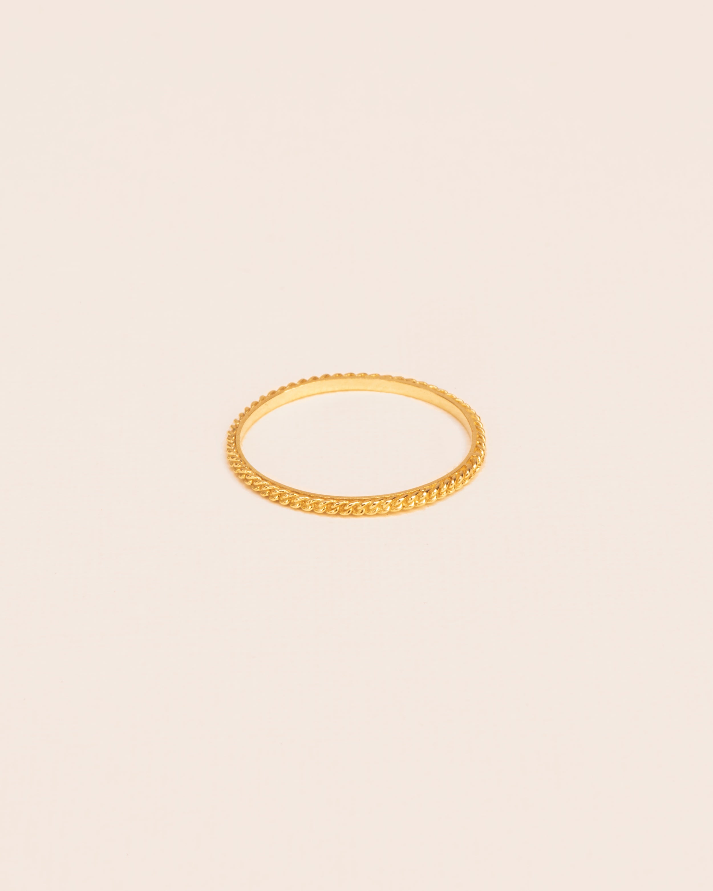 'Chapters' ring with gourmet chain texture in 18 ct. gold